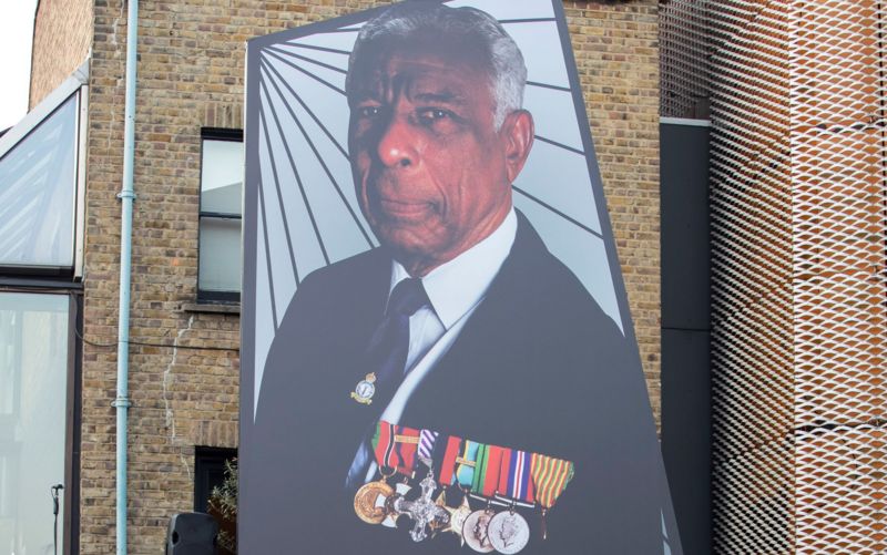 Caribbean WW2 veterans receive medals at RAF Marham - BBC News