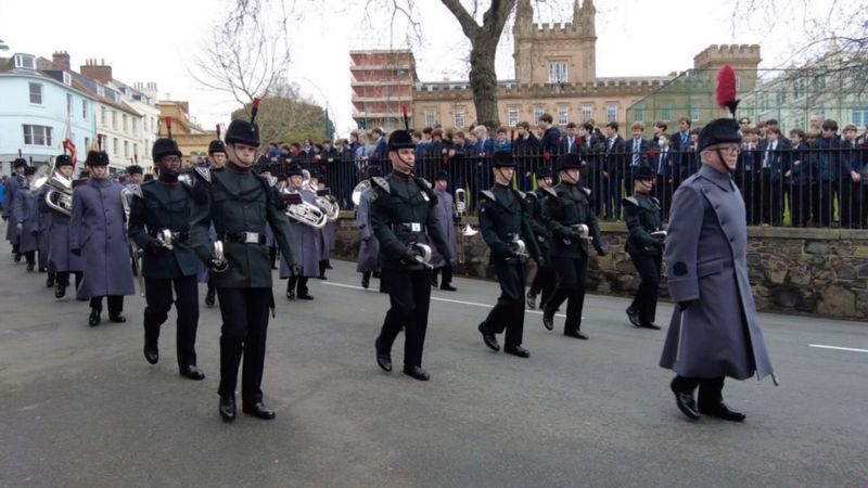 Guernsey's Lieutenant-Governor: Richard Cripwell sworn in - BBC News