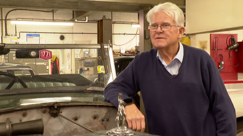 Kenilworth heritage company Alvis making new cars with old parts - BBC News