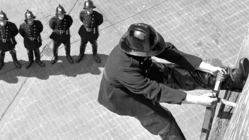 Nostalgic photos show 150 years of London Fire Brigade - BBC News