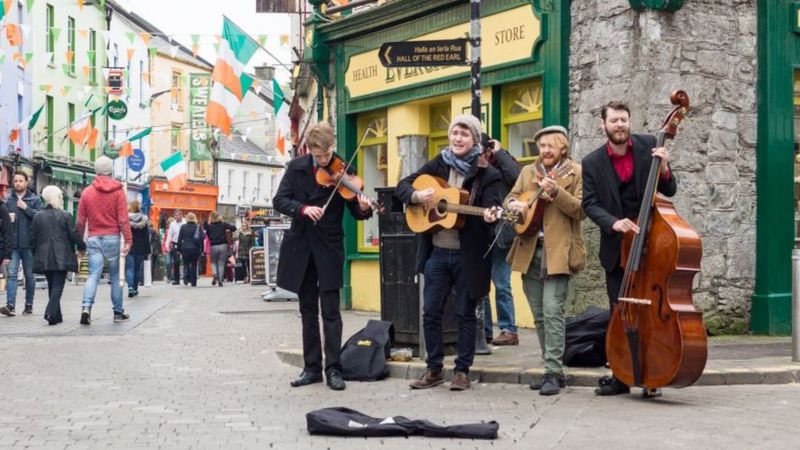 Buskers say Belfast is the best city to perform on the streets - BBC News