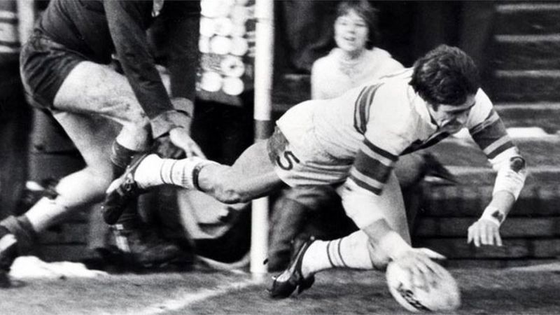 Former Leeds rugby league star John Atkinson dies - BBC News