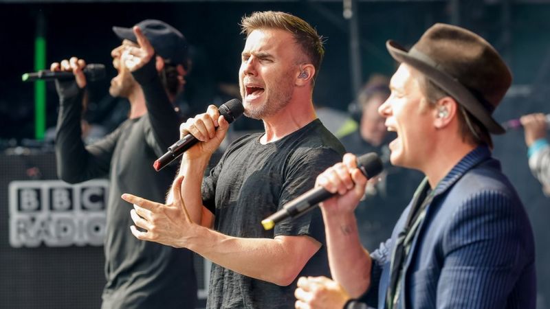 Manchester concerts carry on, but for some it's too soon - BBC News