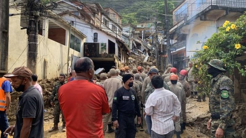 Petrópolis: Deadly landslides wreak havoc in Brazilian city - BBC News