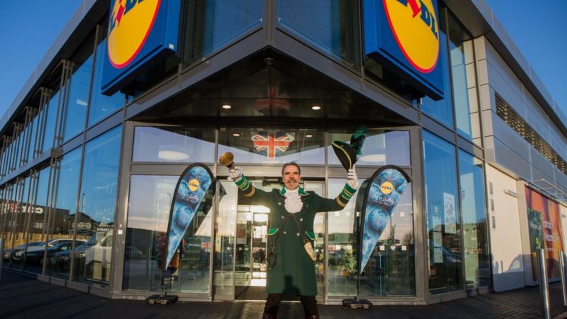 Lidl opens its 700th store in the UK - BBC News