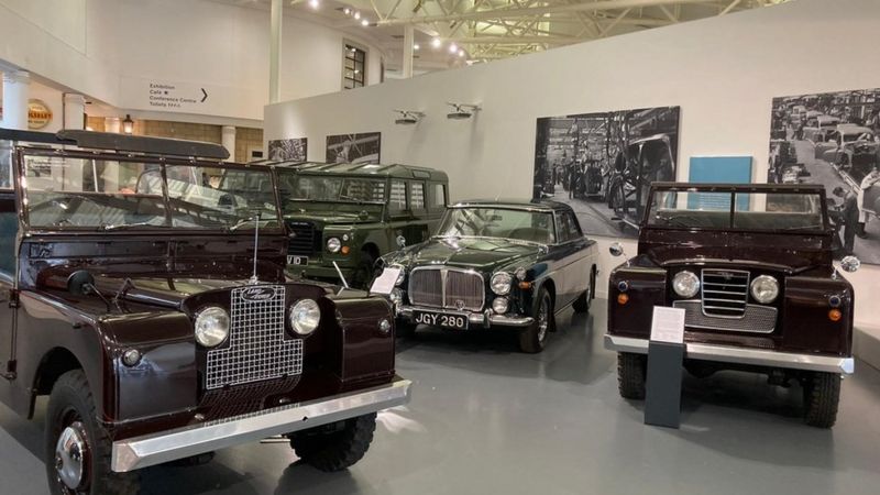 Queen Elizabeth II: A life in Land Rovers - BBC News