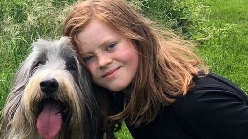 Autistic girl praised for 'life as perfectionist' account - BBC News