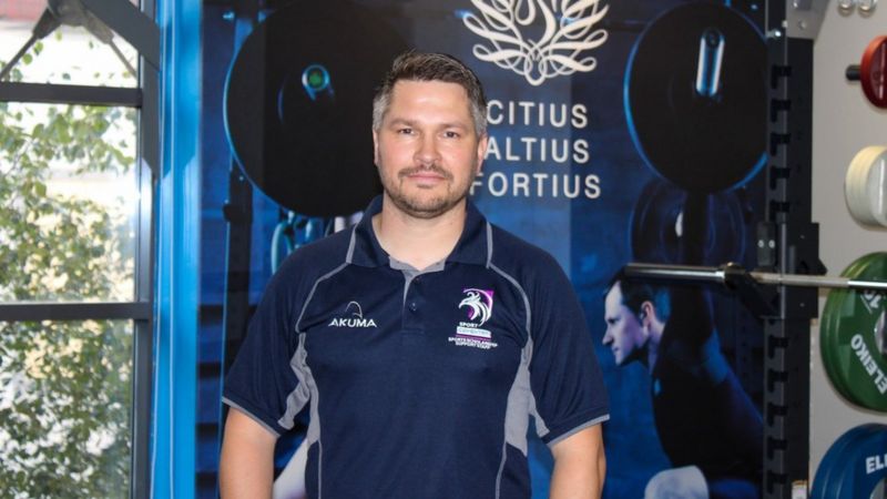 Coventry University boxer signs with Tyson Fury's promoter - BBC News