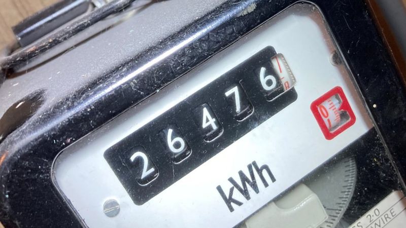 Islanders face 'dumb meter' woes ahead of radio switch-off - BBC News