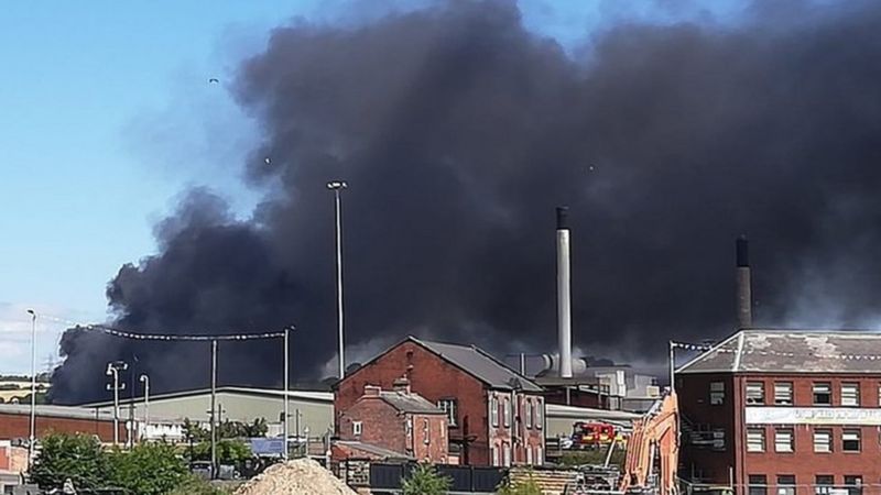 Rotherham fire: Crews battle blaze at recycling centre - BBC News