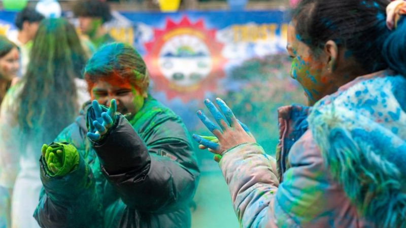 West Midlands communities celebrate Holi festival of colours - BBC News