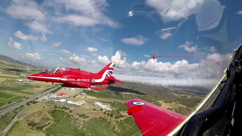 RAF Red Arrows to perform in seven Middle East countries - BBC News