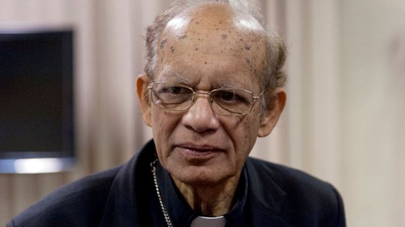 Vatican abuse summit: Cardinal says files were destroyed - BBC News