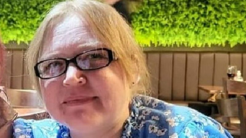 Daniel White strangled and slit wife's throat in their home - BBC News