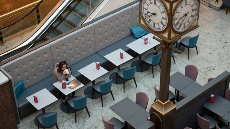 UK service sector growth 'remains subdued' - BBC News