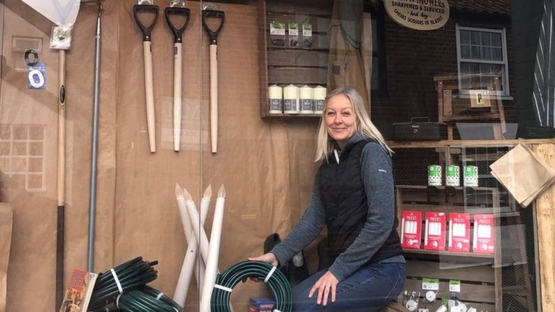 Two Ronnies: Norfolk shop pays tribute to fork handles sketch - BBC News
