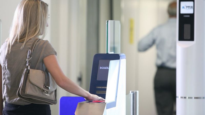 Australia plans biometric border control - BBC News