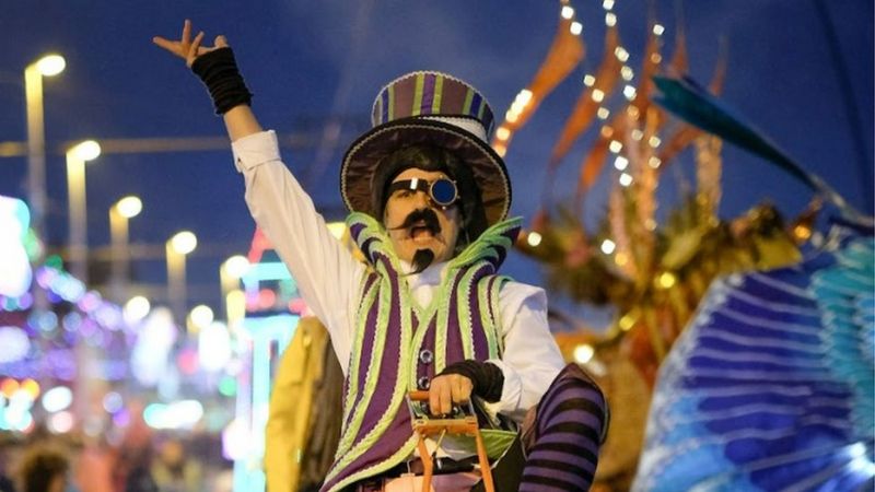 Blackpool: Light festival returns to illuminate resort - BBC News