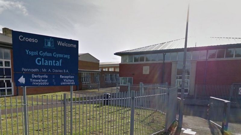 Tribute paid to Ysgol Glantaf schoolgirl Emily Stickells - BBC News