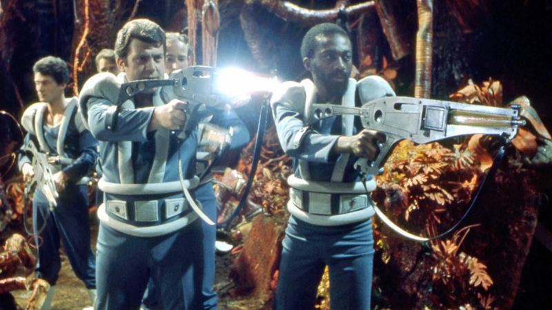 Louis Mahoney: Trailblazing actor and activist dies at 81 - BBC News