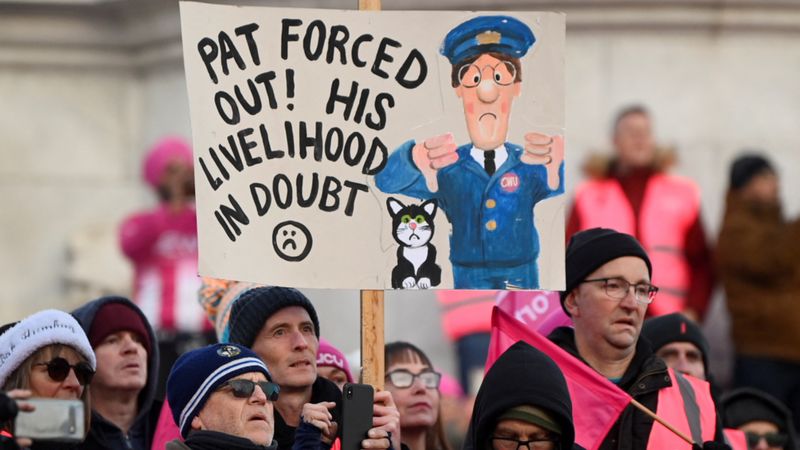 Strike: Royal Mail workers strike on Wednesday and Thursday - BBC Newsround