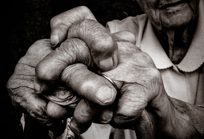 How your life story is told by your hands - BBC News