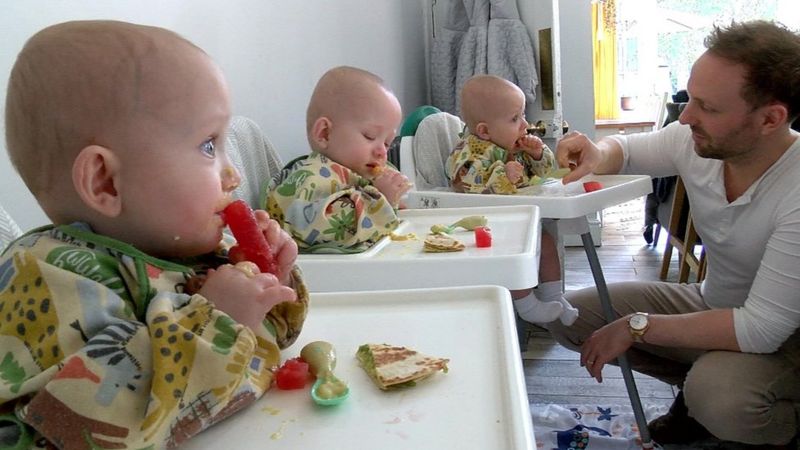Rare identical Cheshire triplets were 'one-in-200 million' - BBC News