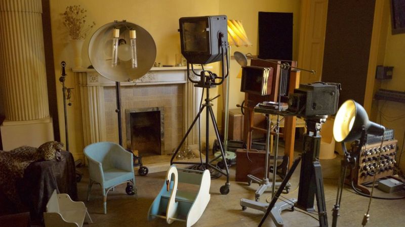 Edward Chambre Hardman's unseen archive to be uncovered - BBC News