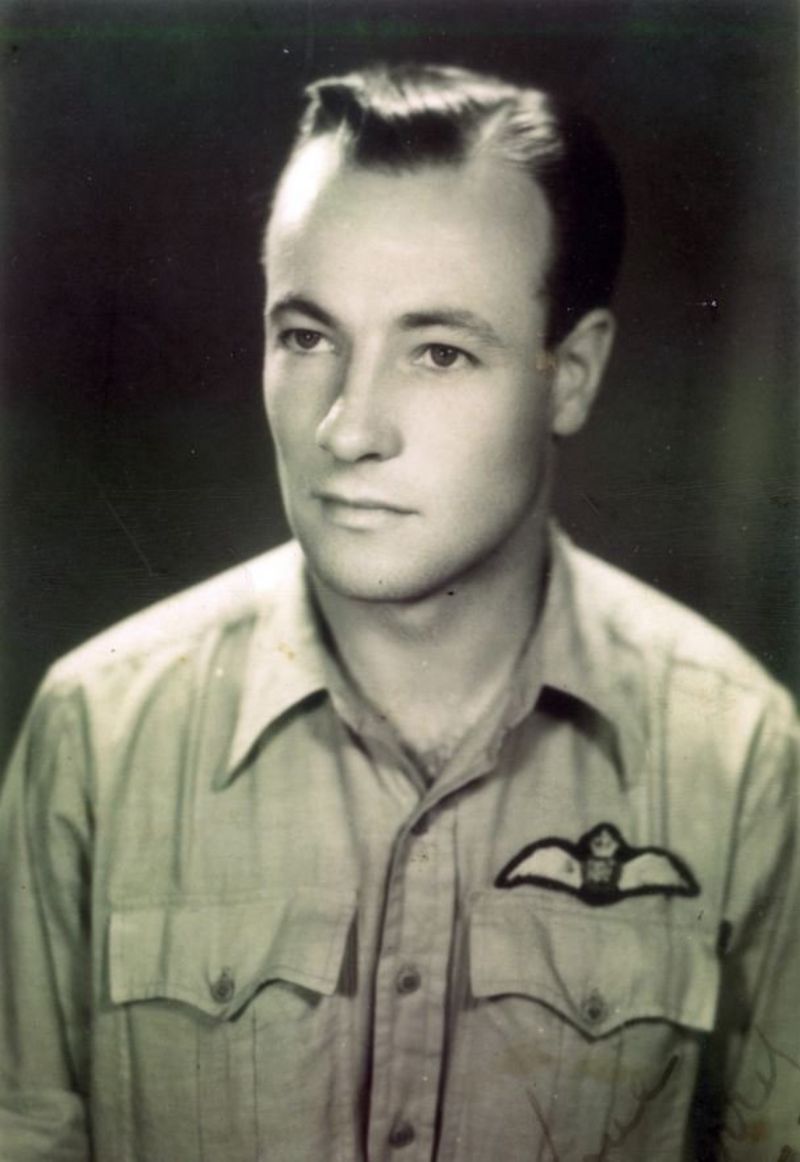 Spitfire pilot to get hero's funeral 74 years after death - BBC News