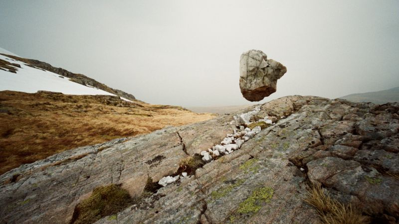 How stone poses became a surreal project - BBC News