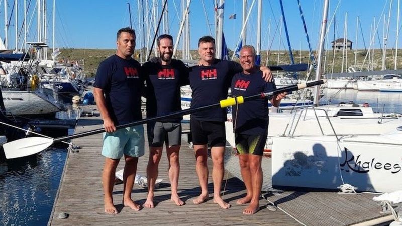 Four-man crew breaks Black Sea rowing record - BBC News