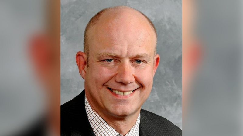 Tameside chief executive quits ahead of meeting over Tory tweet - BBC News