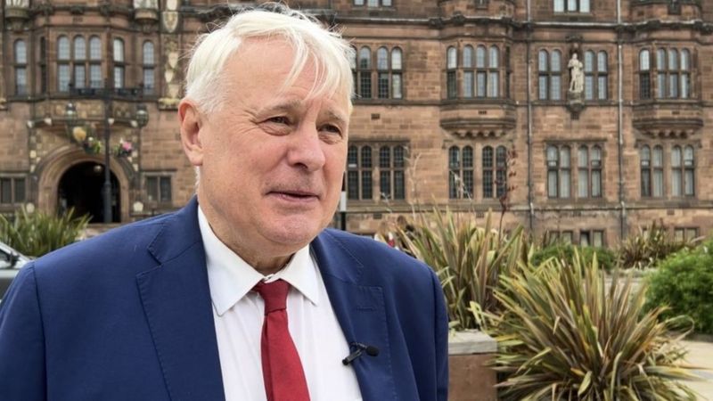 Row over Warwickshire joining West Midlands Combined Authority - BBC News