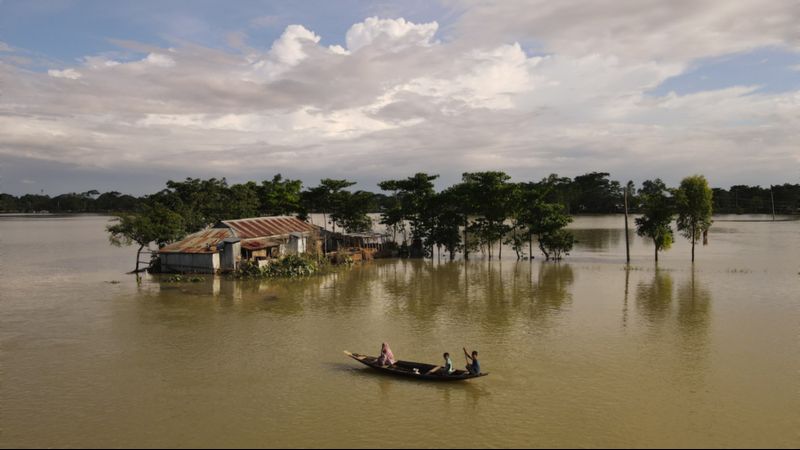Bangladesh floods: 'I have nothing left except my life' - BBC News