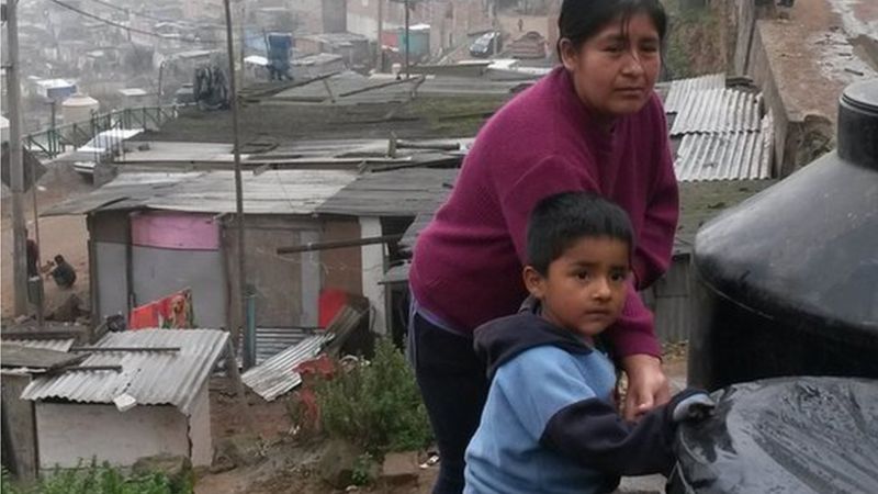 In Peru water is a high price for Lima's poor - BBC News