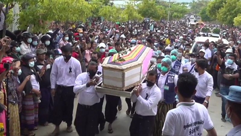 Myanmar coup: Huge crowds mourn woman killed in protests - BBC News