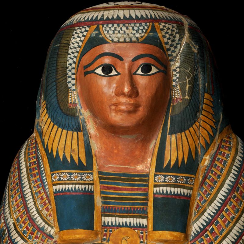 The women who love mummies - BBC News