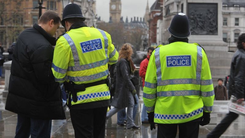 Met Police to 'prioritise visits for vulnerable victims' - BBC News