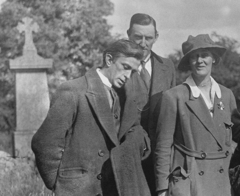 Ireland 1922: The key figures in the new Irish Free State - BBC News