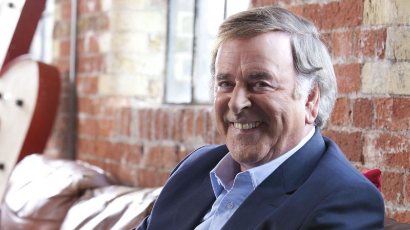 Sir Terry Wogan: Condolence books open for broadcaster - BBC News