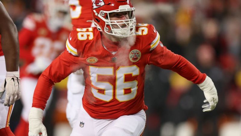 Chiefs and Dolphins play freezing NFL game in -20C on icy pitch - BBC ...