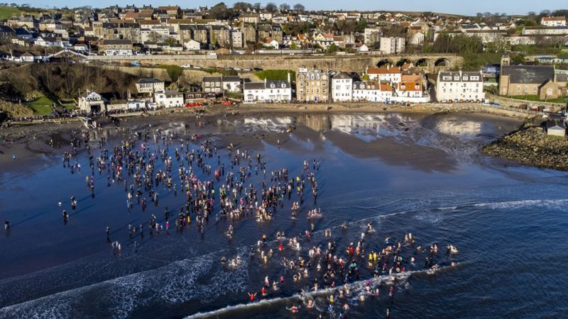 Loony Dookers brave icy Forth for New Year's Day plunge - BBC News