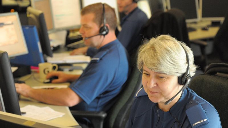 Dates set for Hampshire and Thames Valley police call system - BBC News