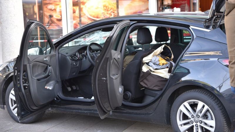 One dead, two injured in Heidelberg car attack - BBC News