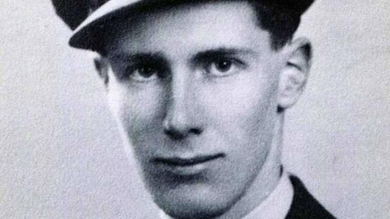 Dambusters dog: Headstone replaced to remove racist name - BBC News