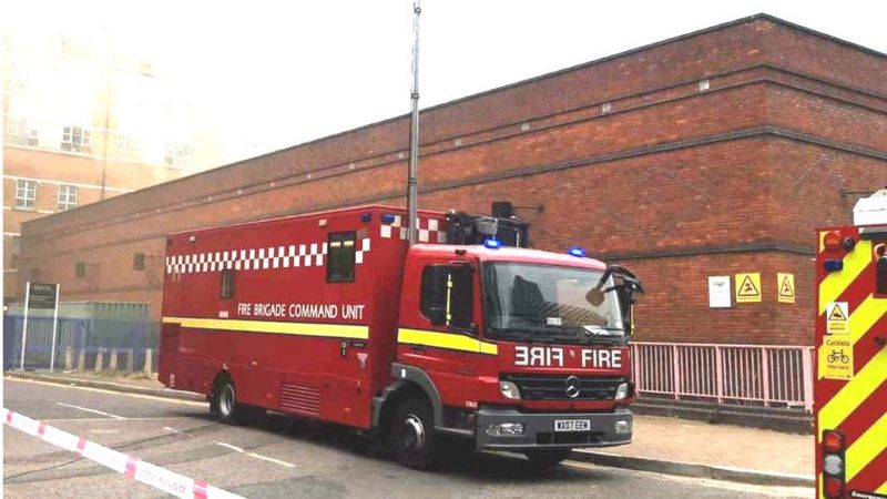 Poplar fire closes DLR and leaves 28,000 without power - BBC News