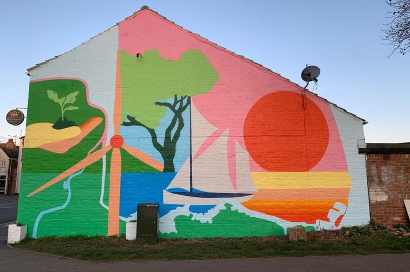 Lowestoft murals to inspire climate change action - BBC News