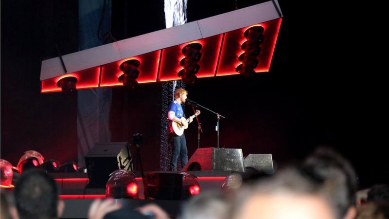 Pictures: Ed Sheeran plays first Ipswich homecoming gig - BBC News