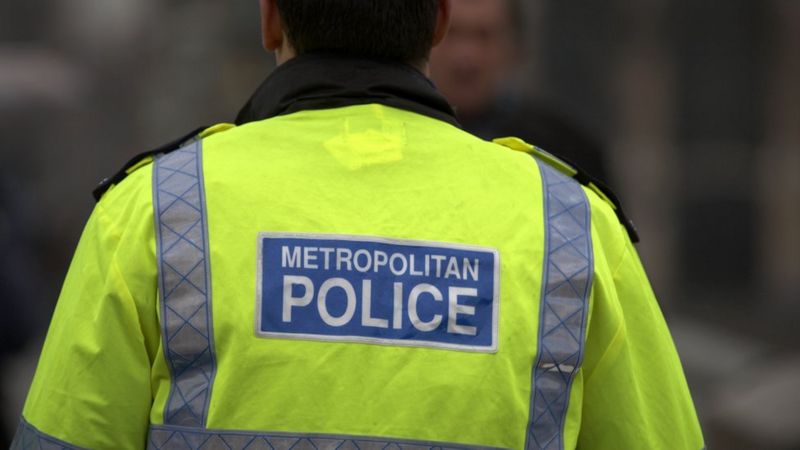 Woolwich stabbing: Murder probe launched after man dies - BBC News