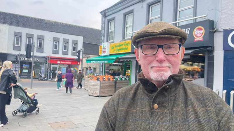 Cordners: Owners of Newtownards shop thank community after fire - BBC News